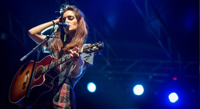 Italian singer Levante demonstrates what it really means to perform ...